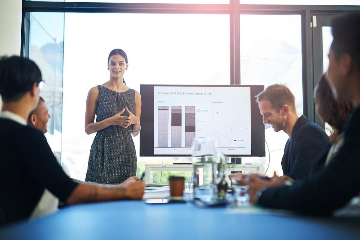 Using a Slideshow Player to Grab the Audience's Attention - ScreenCloud