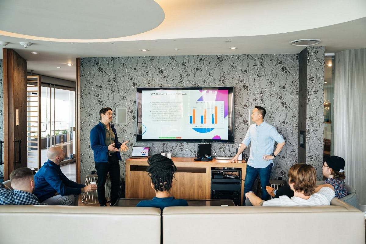 How to Create a TV Slideshow the Easy Way - ScreenCloud