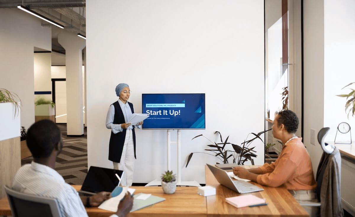 Use Cases for Screen Sharing with Digital Signage - ScreenCloud