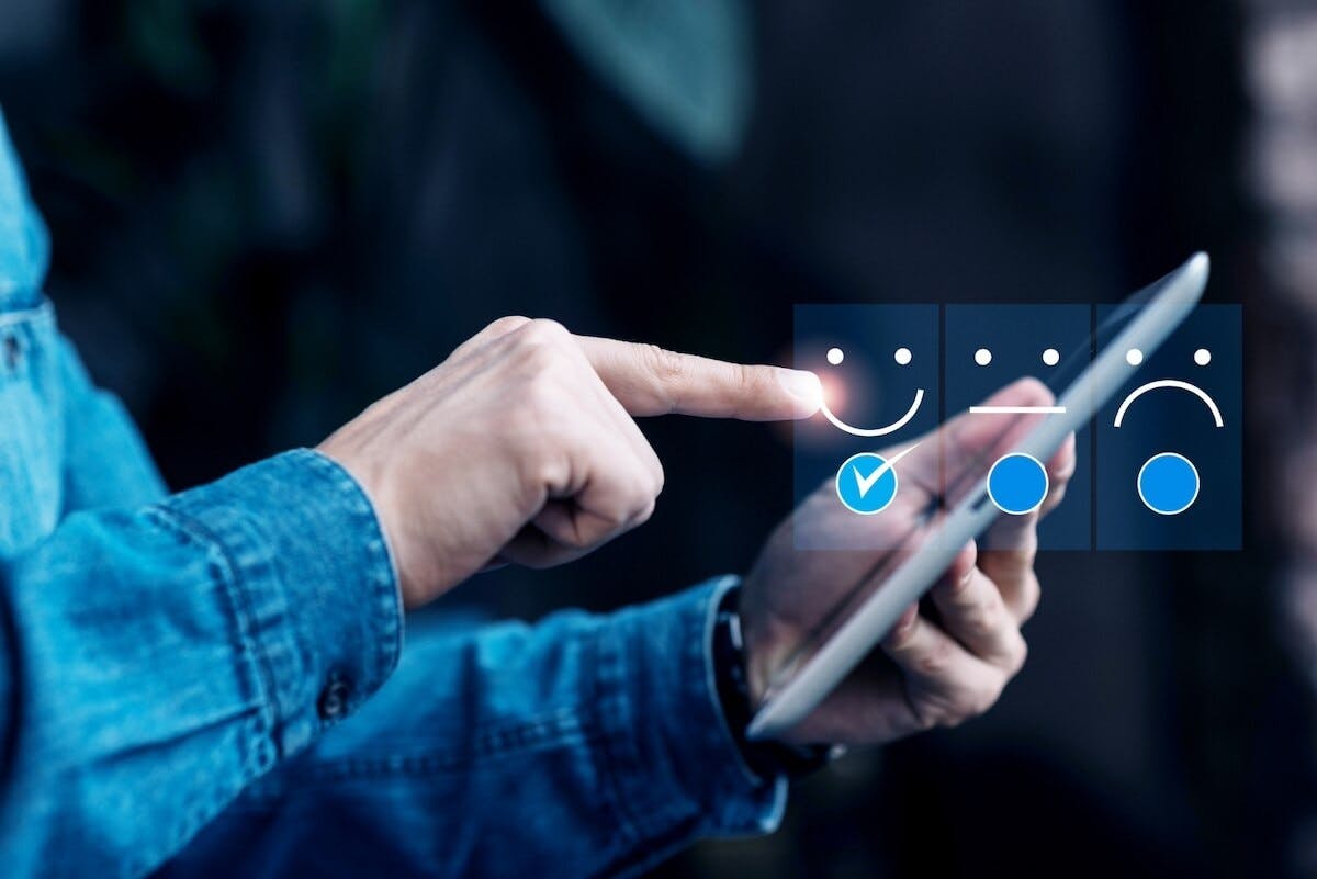 Steps to Creating Feedback Loops in the Workplace - ScreenCloud