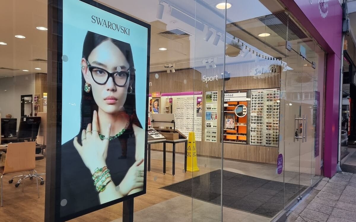 How Much Does Digital Signage Cost? And Is It Effective? - ScreenCloud