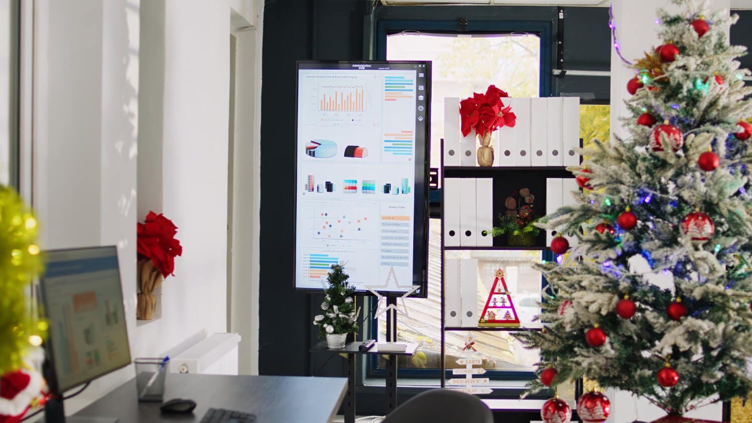 50 Festive Holiday Messages for Your Office Signage - ScreenCloud