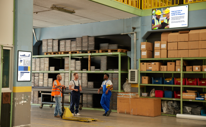 Benefits of Digital Signage for Deskless Workers - ScreenCloud