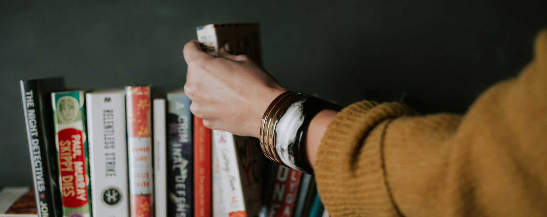 21 Must-Read Cybersecurity Books Recommended by Experts