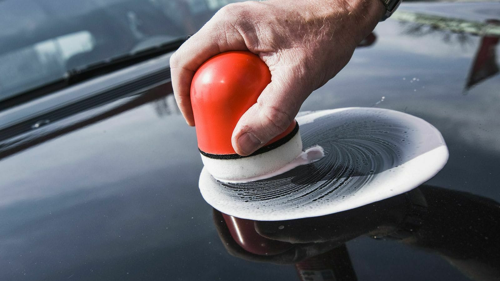 Die richtige Pflege für den Autolack | mobile.de