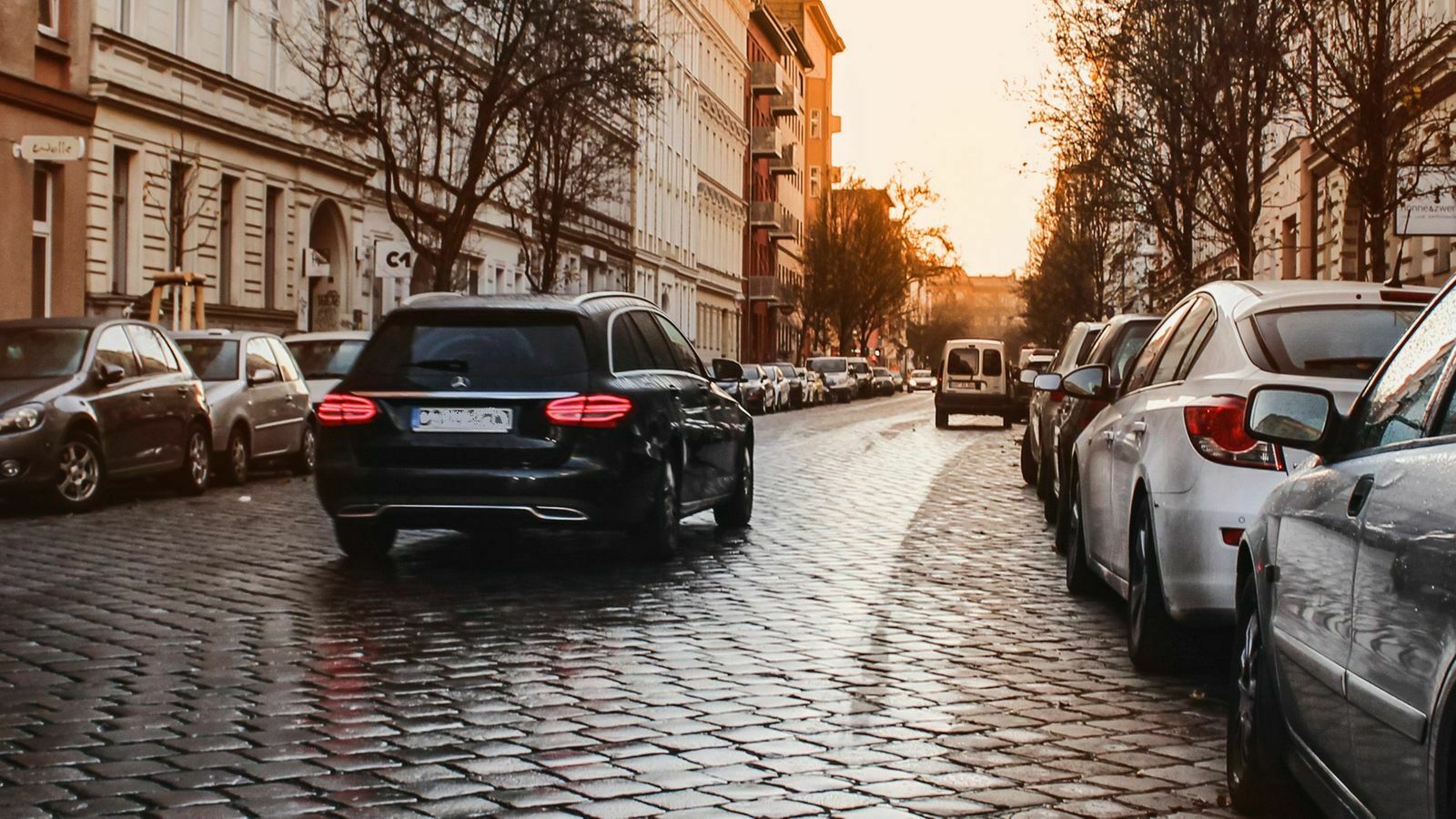 Wann Halten und Parken in der 2. Reihe erlaubt ist | mobile.de