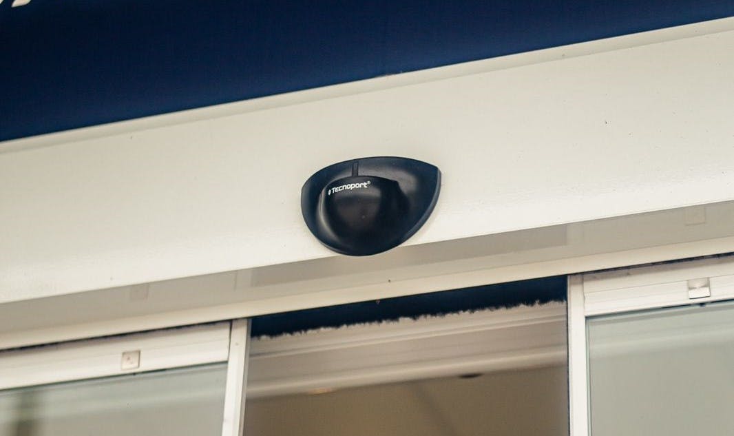 Tecnoport | Como funciona o sensor de Presença da Porta Automática?