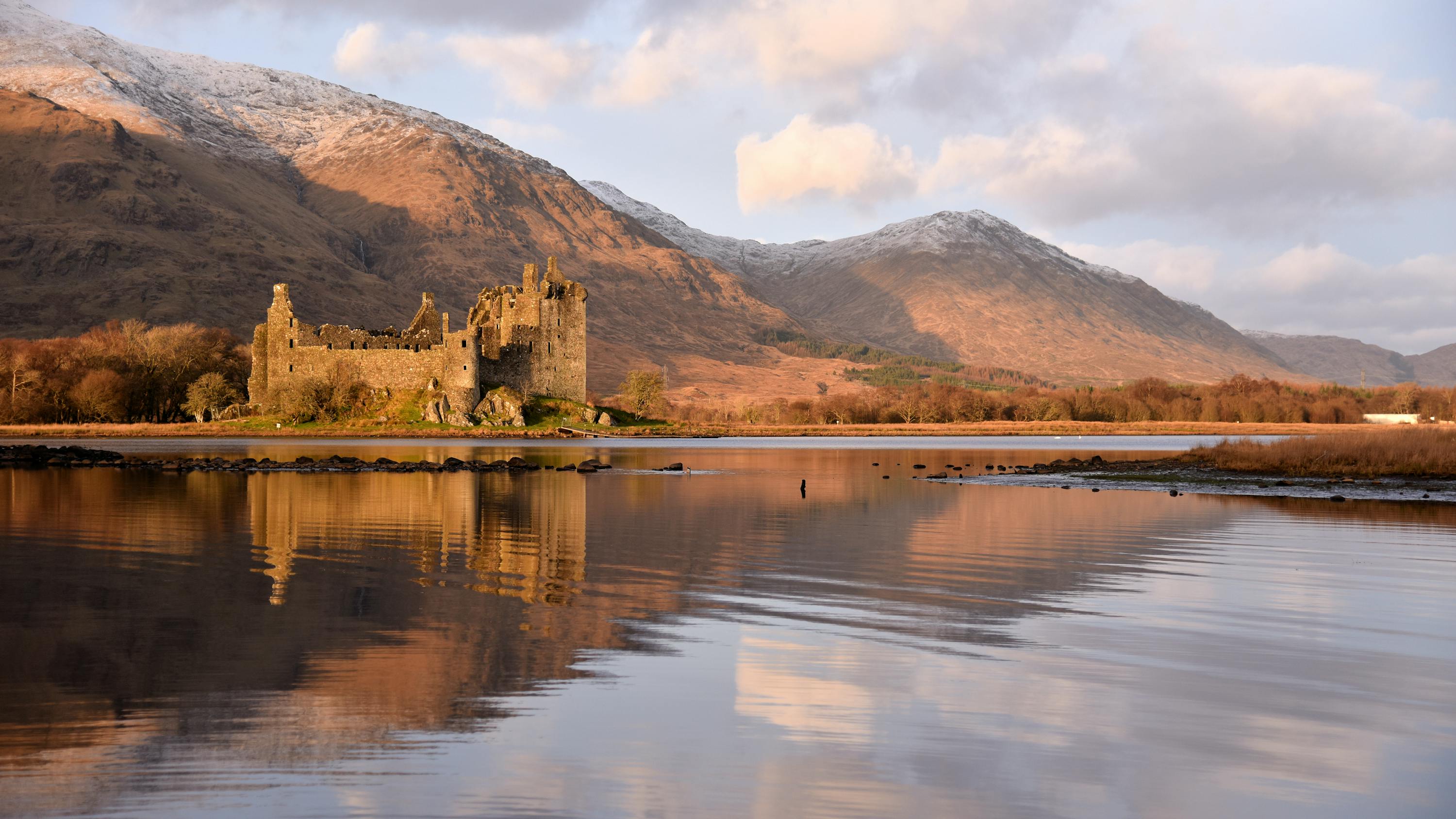 Kilchurn Castle - awesome ruin on Loch Awe - Beauty Spot - Bite Sized ...