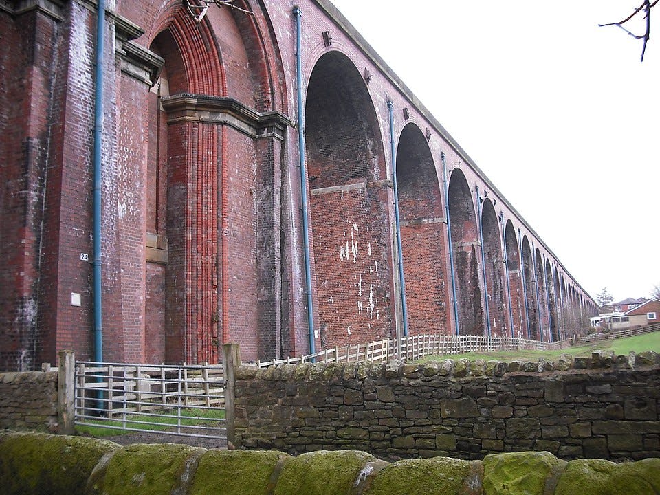 Whalley Viaduct - elegant engineering - Invention - Bite Sized Britain ...