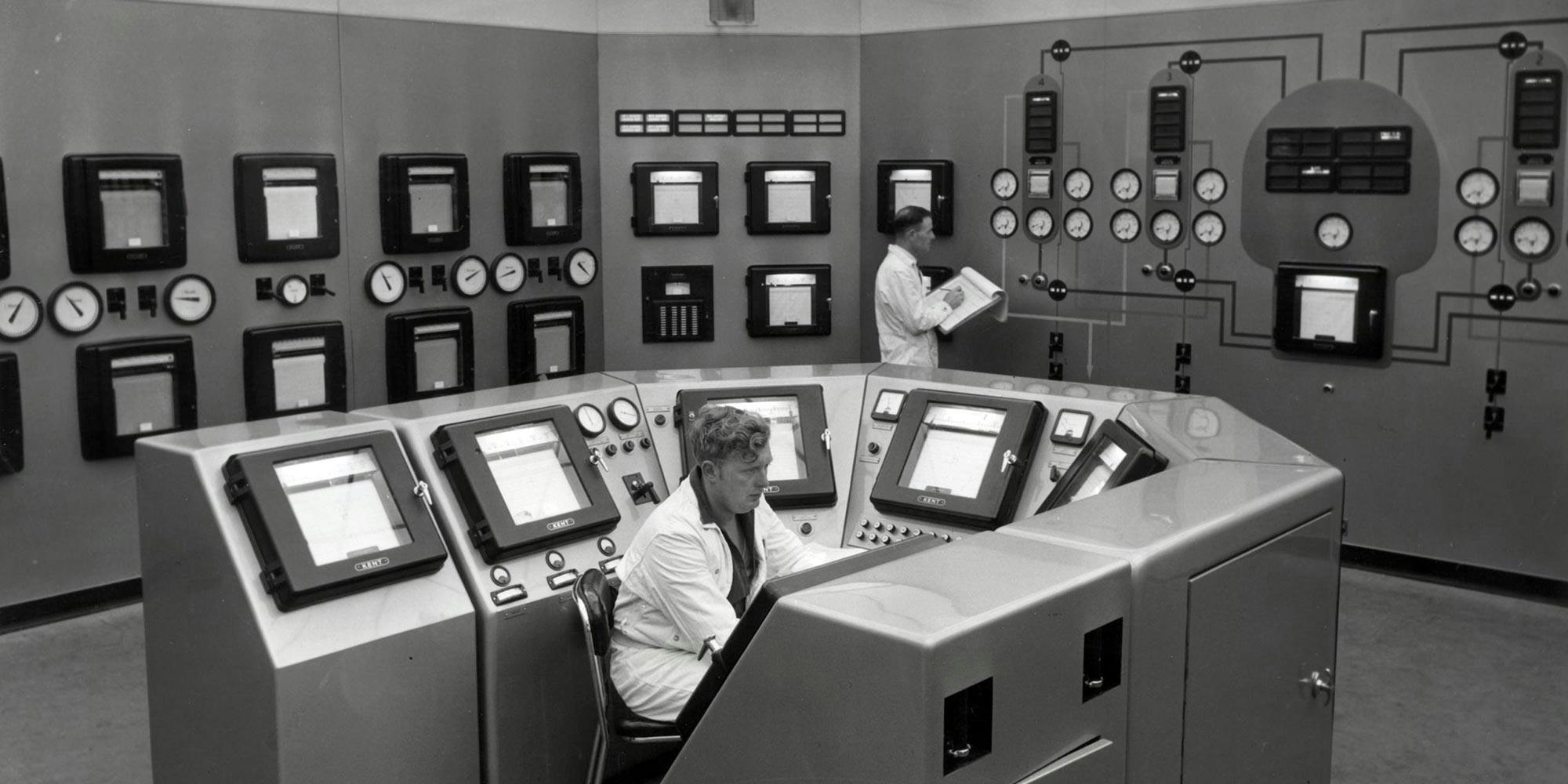 Calder Hall - the world's first commercial nuclear power station ...