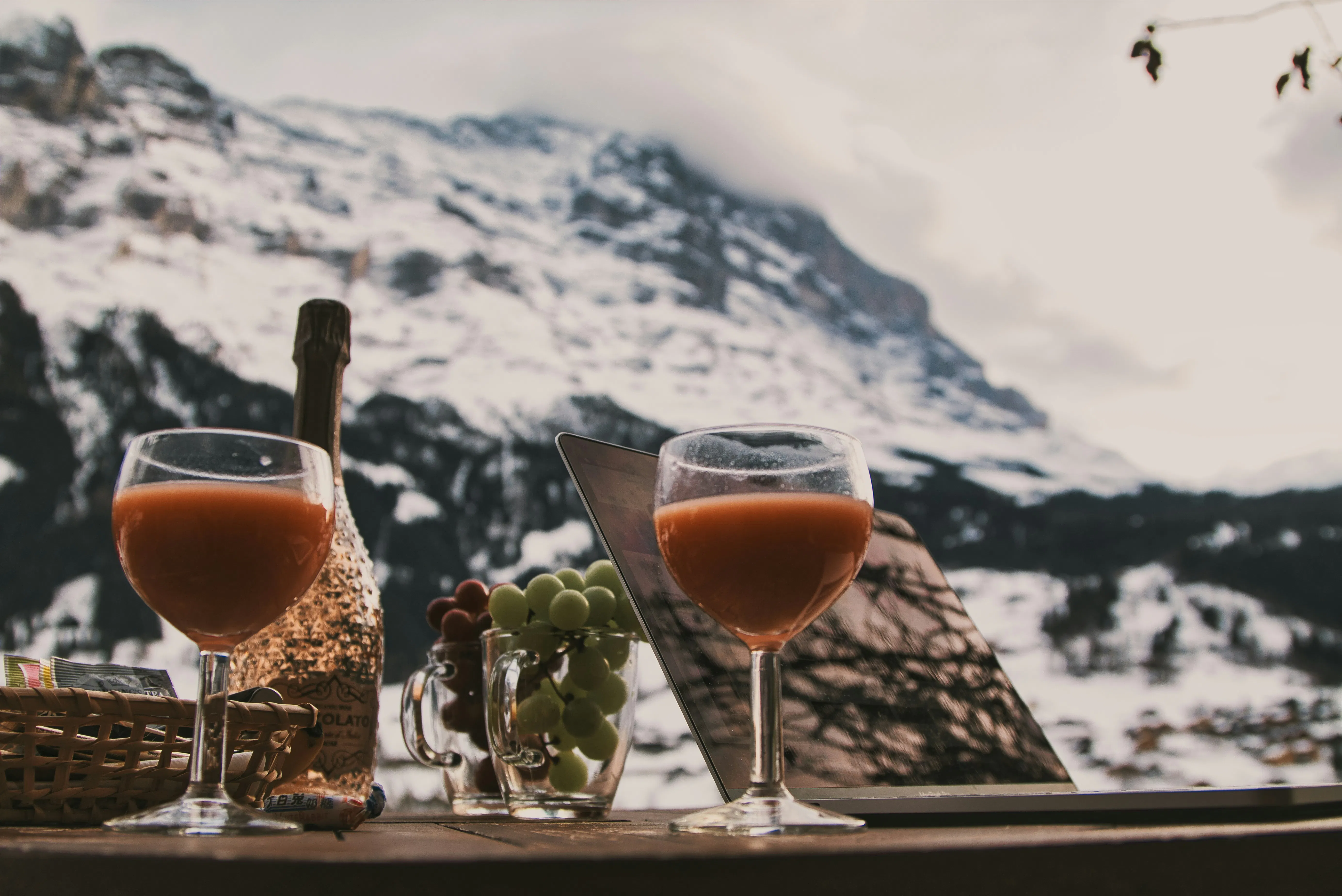 Our essential guide to the top après-ski bars | To The Mountains Blog ...
