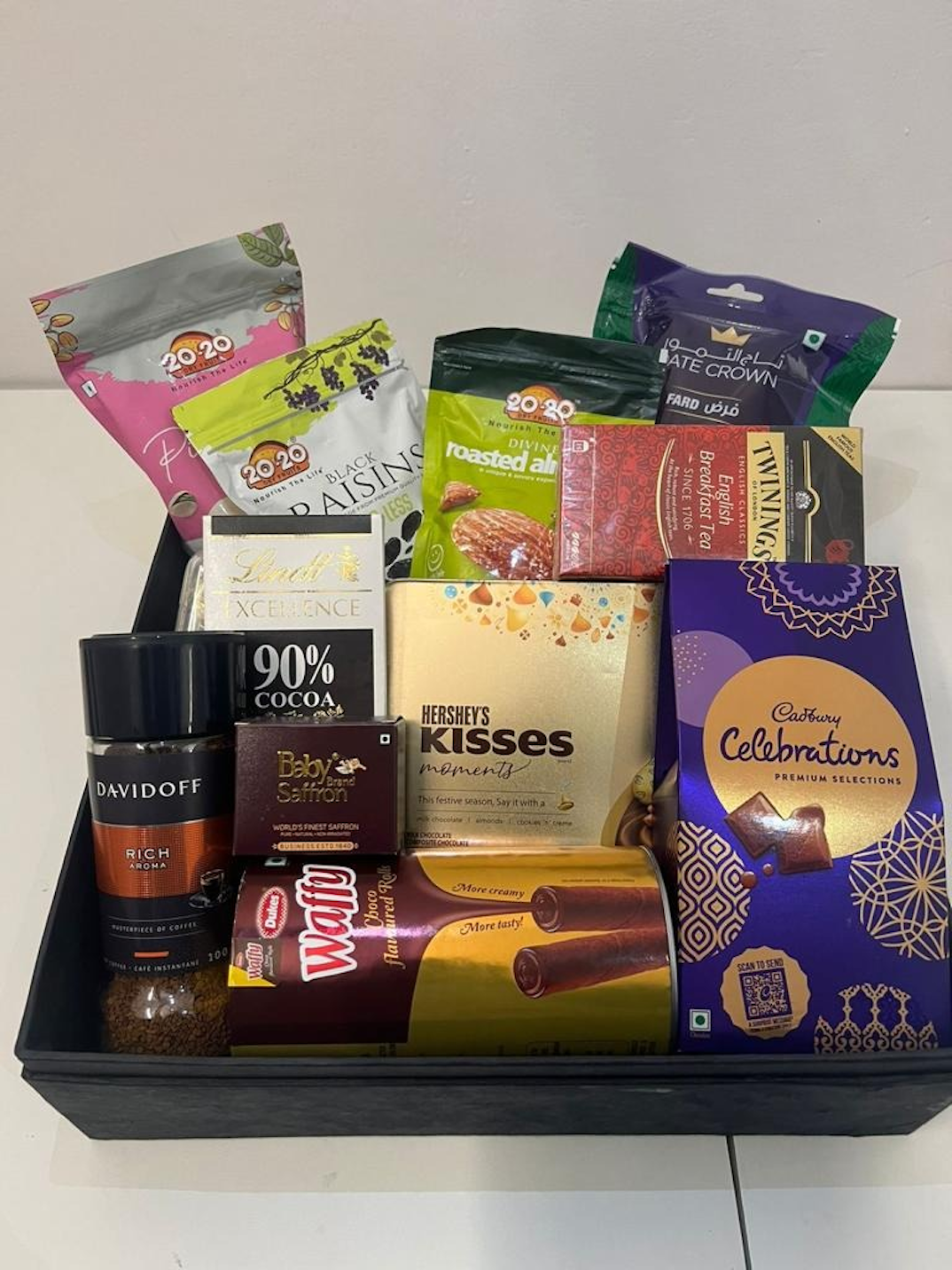 Gift Hampers for Indian Weddings | SnackMagic India