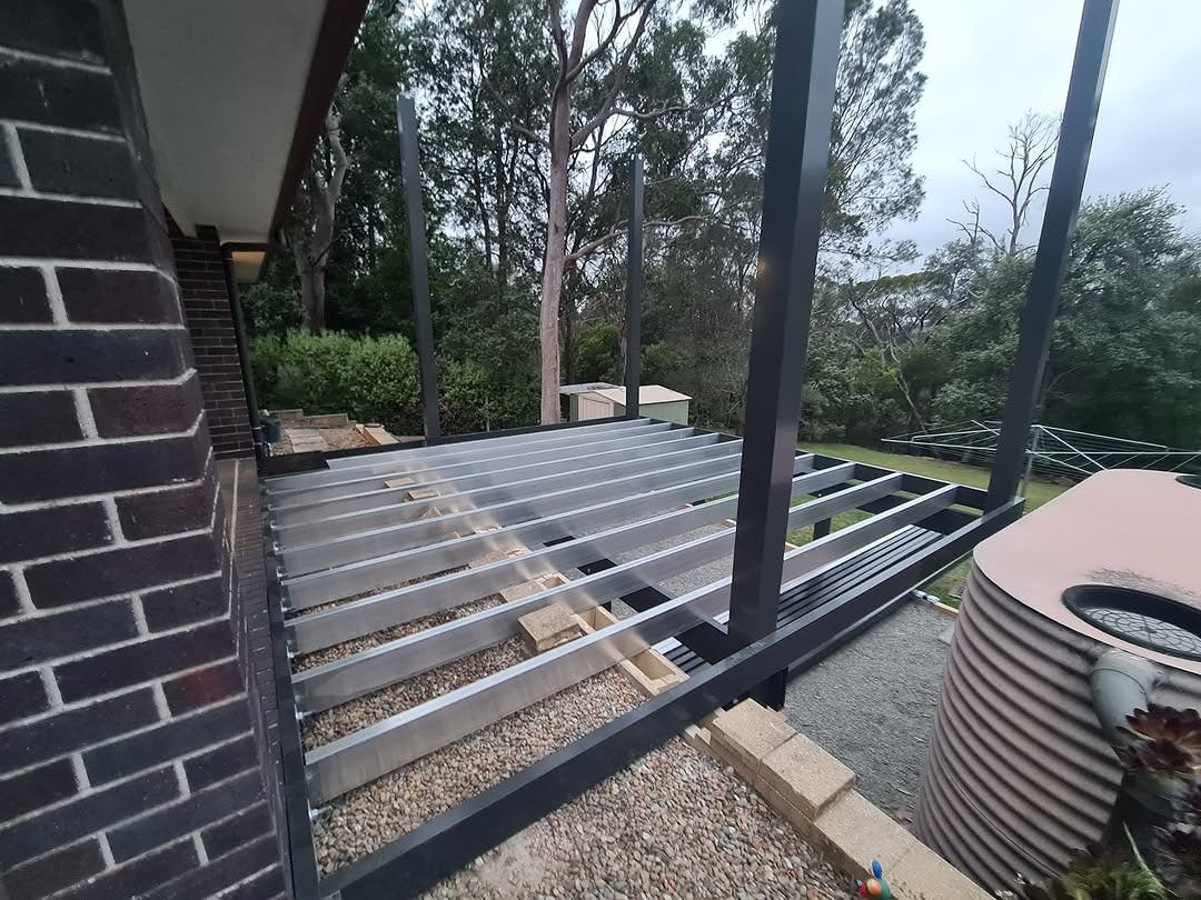 Modern Aluminium Deck Frame — Engineered Strength Meets Elevated Design