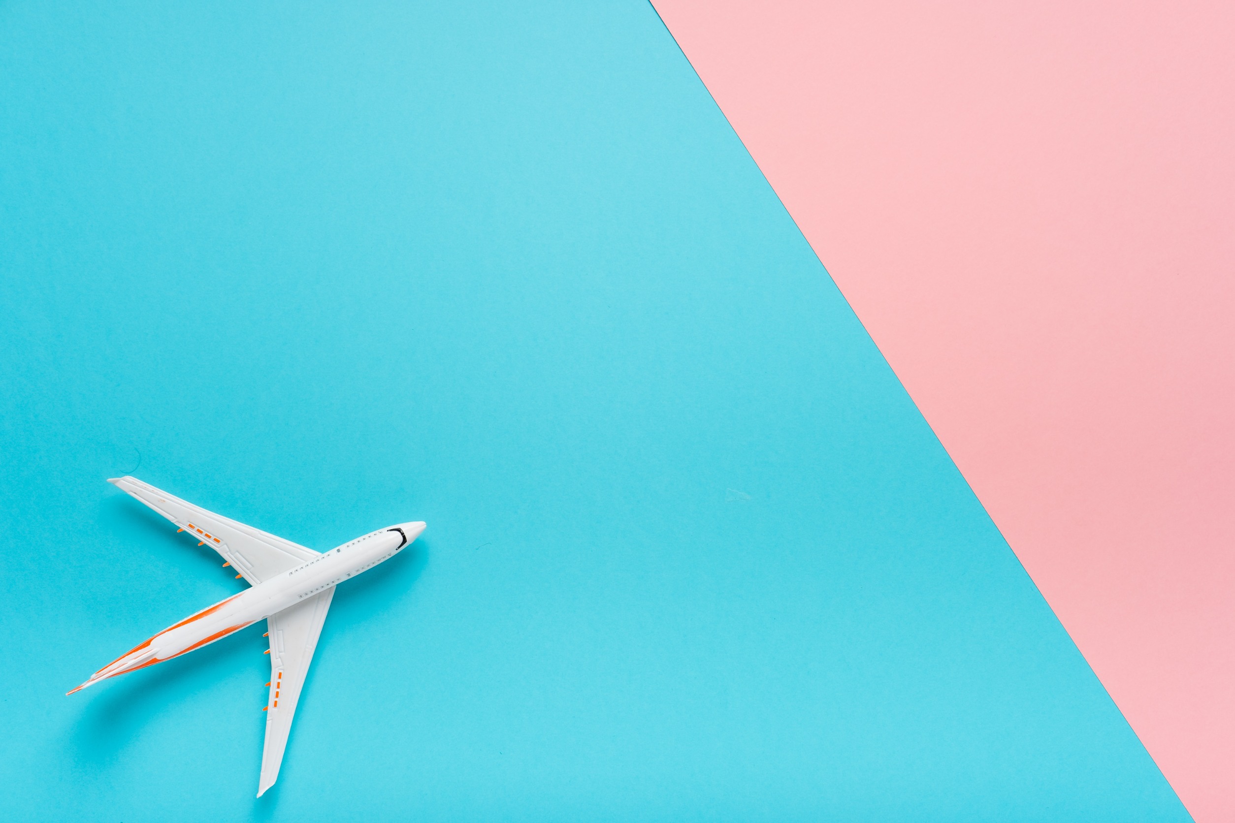 Airplane vs. Aeroplane: Navigating the Skies of Spelling