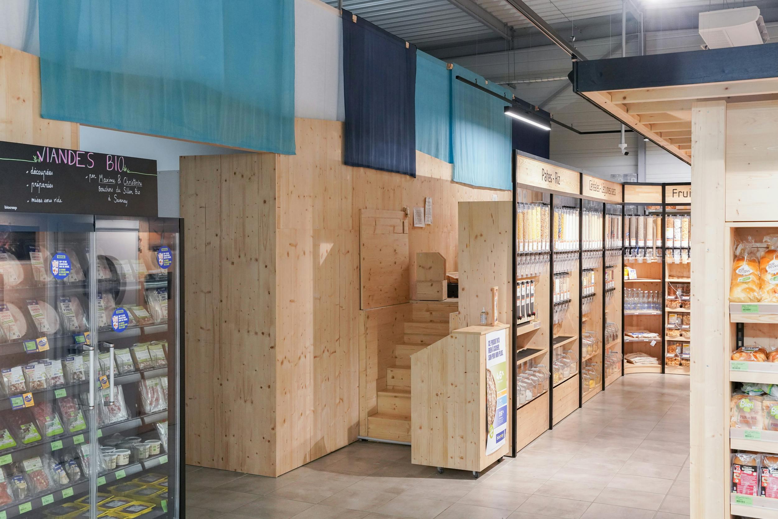 Biocoop le Brivet Bio: Identité visuelle au cœur d'un design d'espace ...