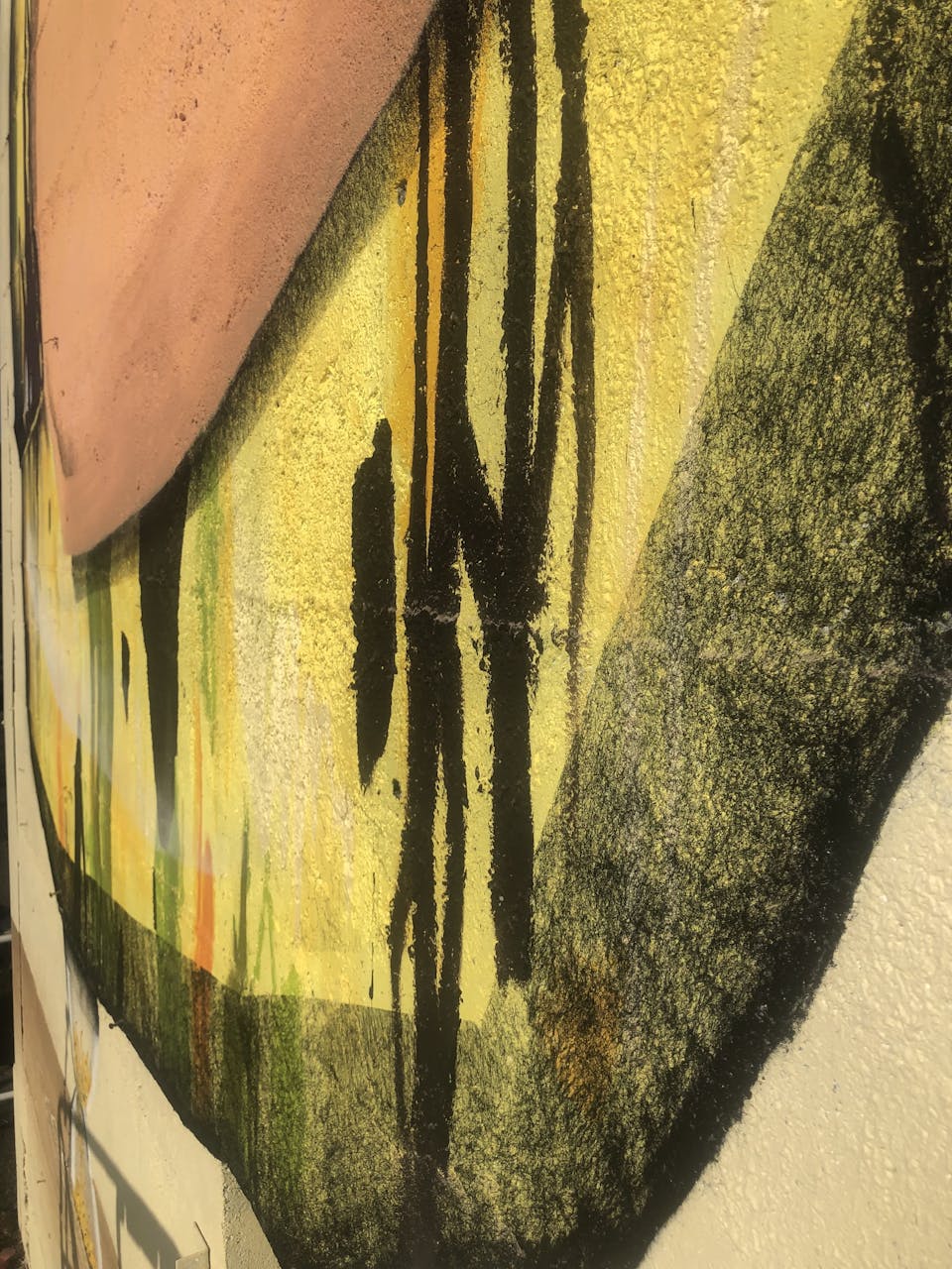 Hangar à bananes : Fresque murale Street Art avec l'artiste Ado ...