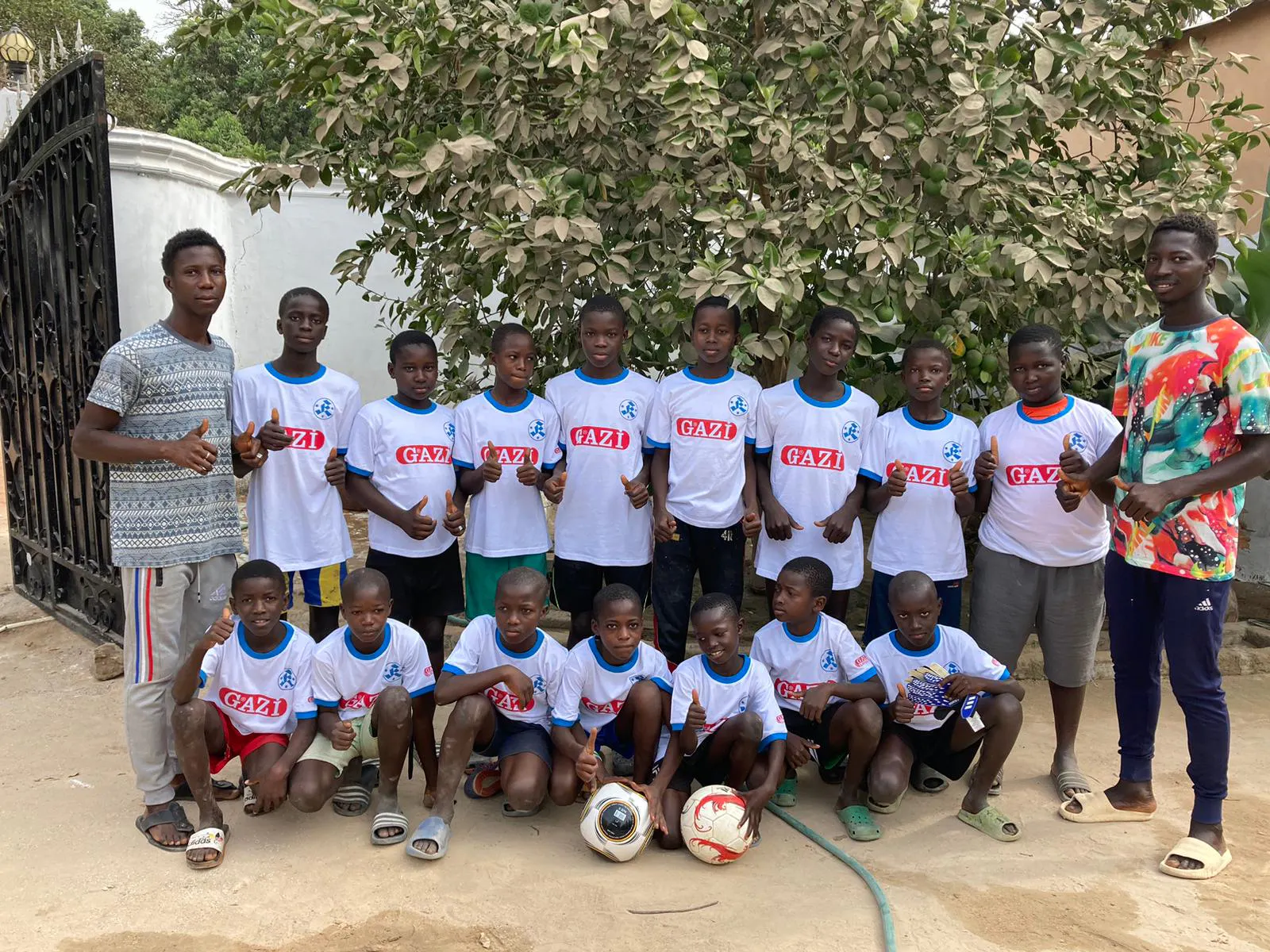 Trikots für die Kitty-Kickers in Gambia - SV Stuttgarter Kickers e.V.