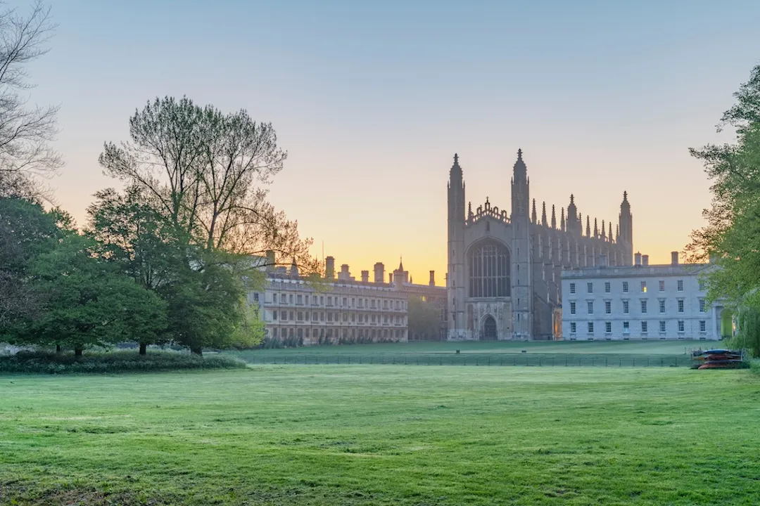 Solar panels on listed buildings: explained [UK, 2026]
