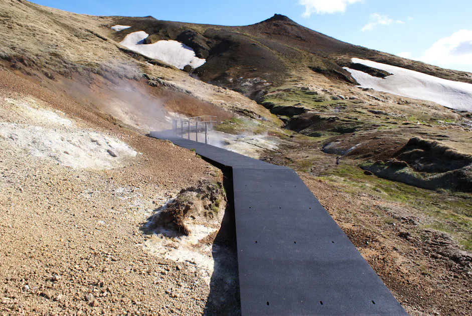 Sustainable Tourism in the North · Hovering Trails