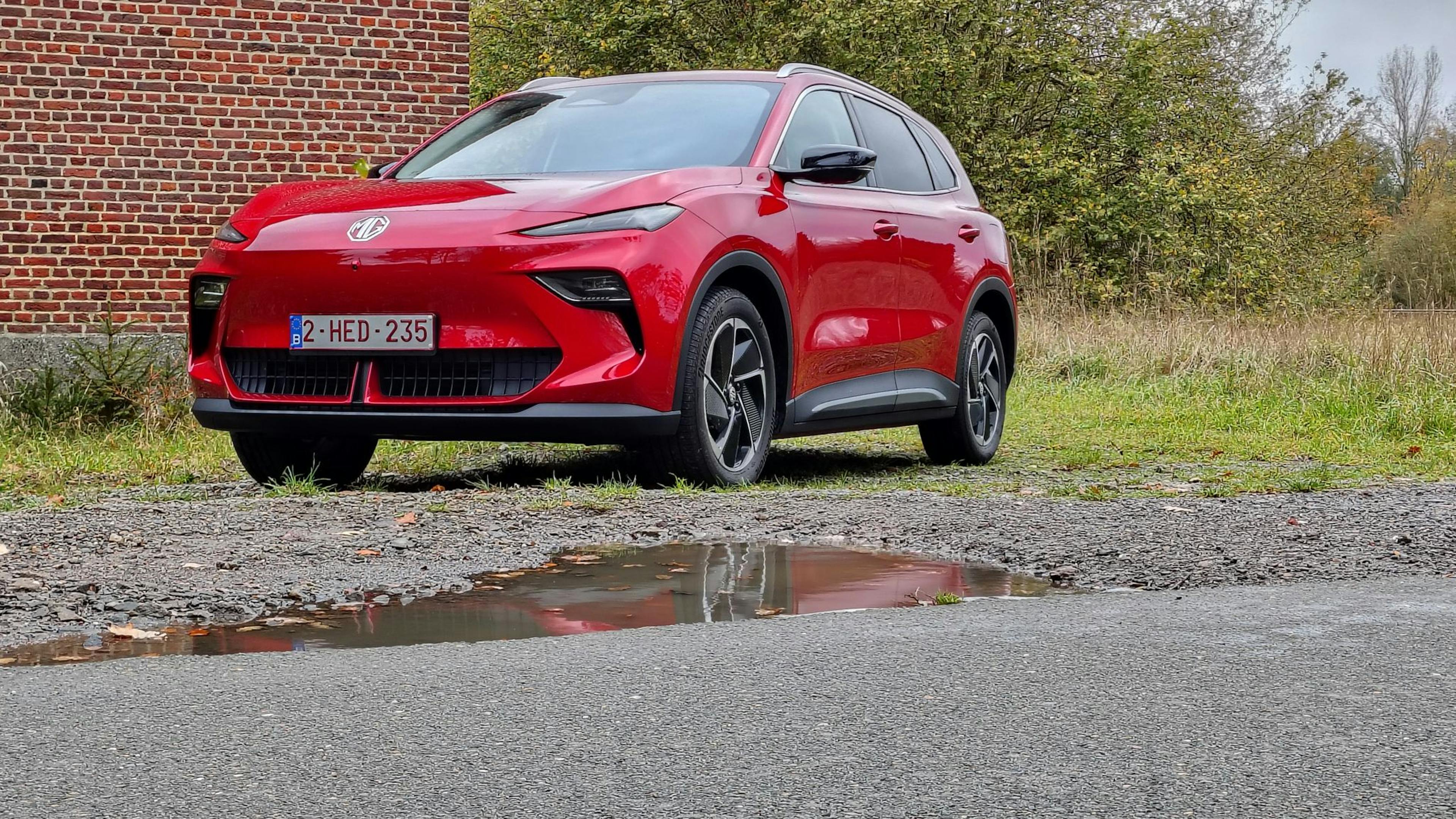 MG S5 EV review: a butler's suit