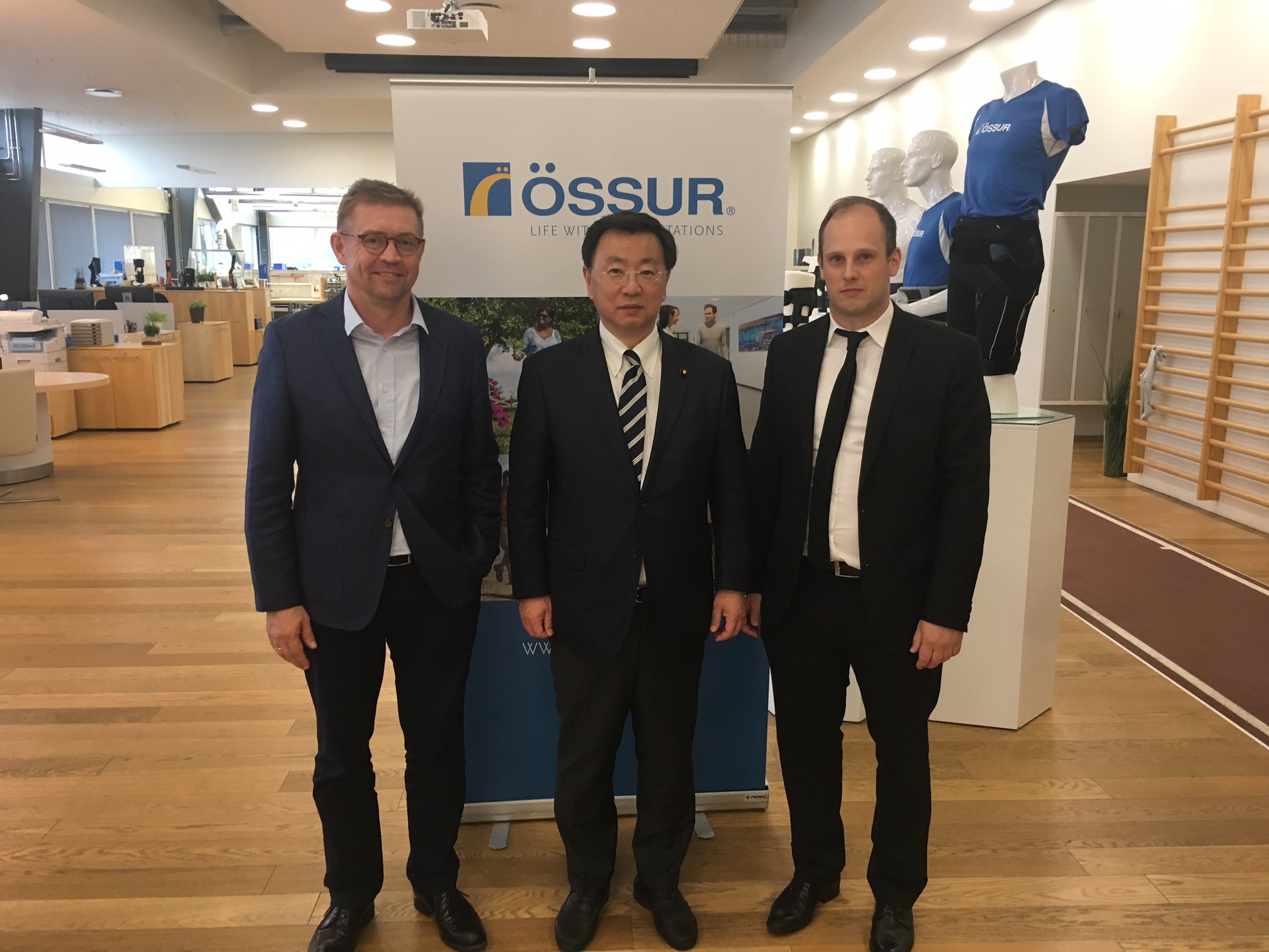 Takanawa's CEO with Japan Minister of Education and Science - Takanawa
