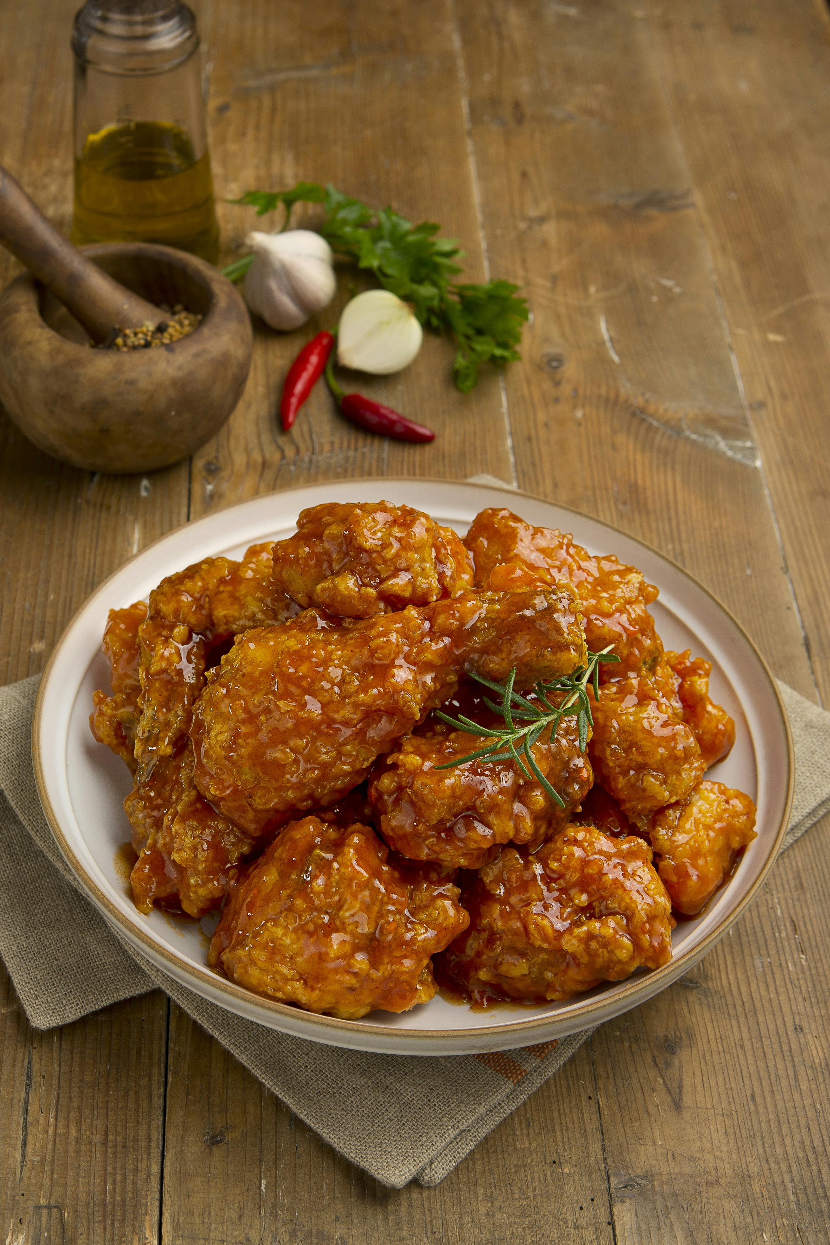 Acclaimed South Korean Fried Chicken Chain To Open Its Toronto Outpost
