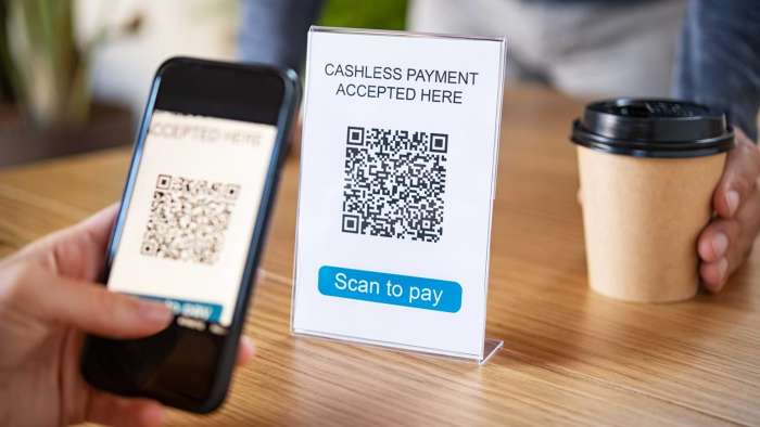 How to Avoid QR Code Scams - Truecaller Blog