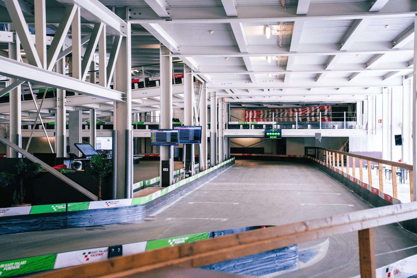 Entdecke unsere Grand Prix Angebote | TeamSport E-Karting