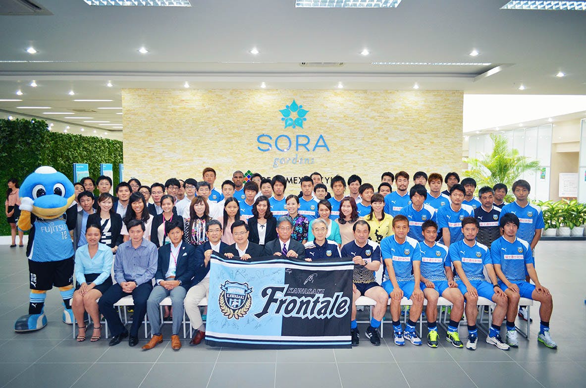 Kawasaki Frontale FC visits SORA gardens’ Sales Gallery of BECAMEX ...