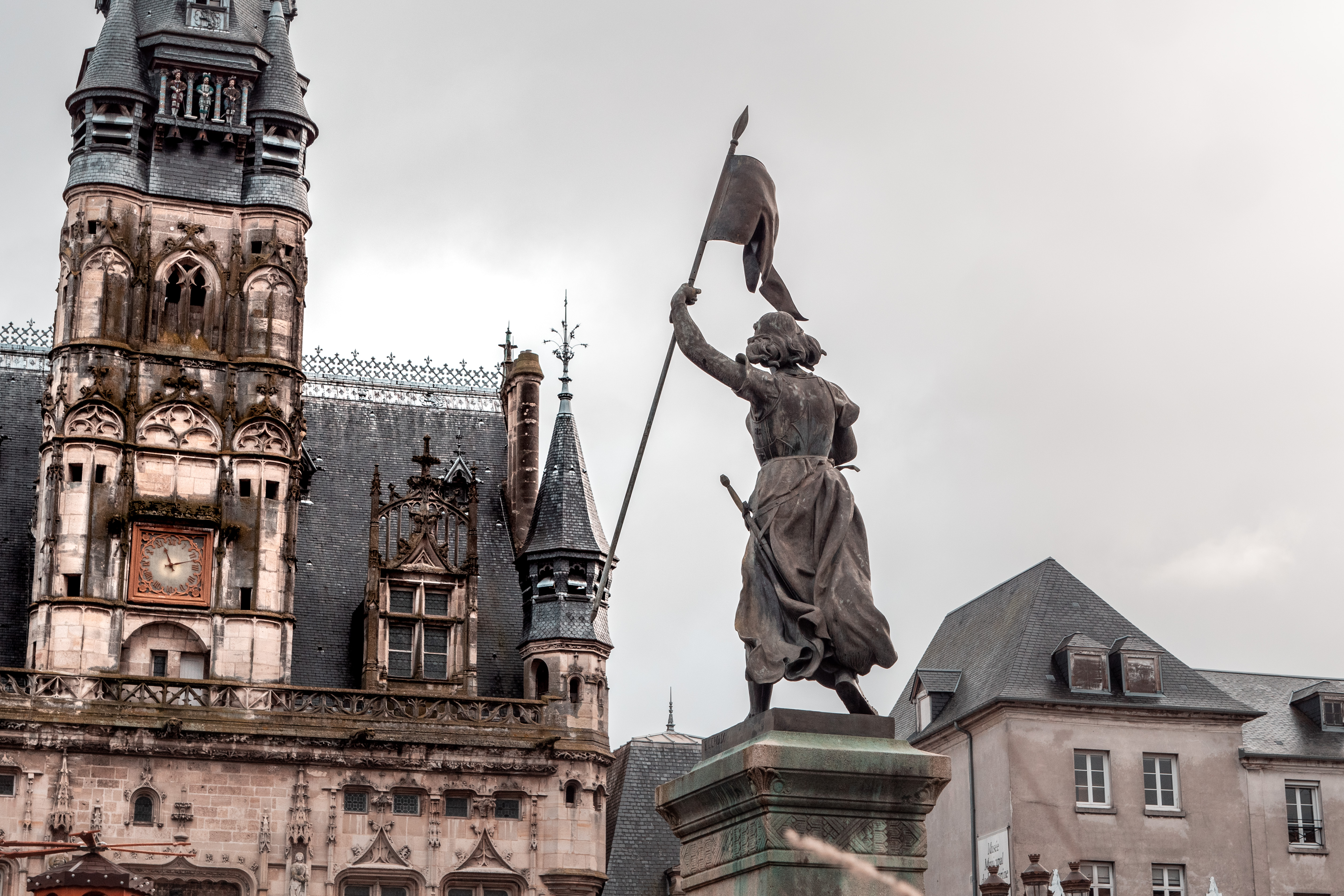 Jeanne d'Arc et la ville de Compiègne, mais quel rapport