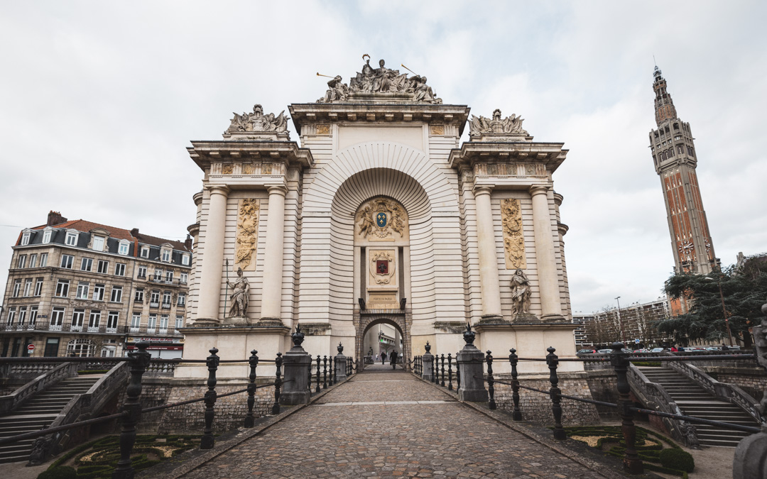 Passez l'historique Porte de Paris de Lille en vidéo