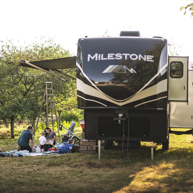 What Is a Fifth Wheel RV and What Do They Offer? - Thor Industries