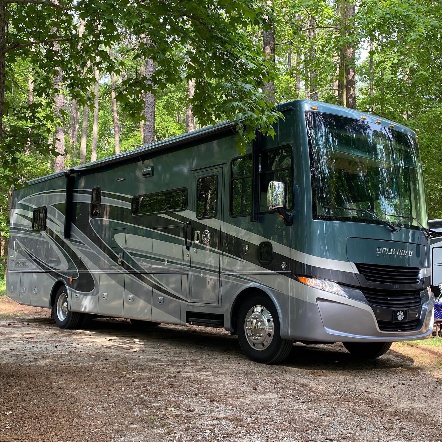 Is A Class A Motorhome Right For You? - THOR Industries