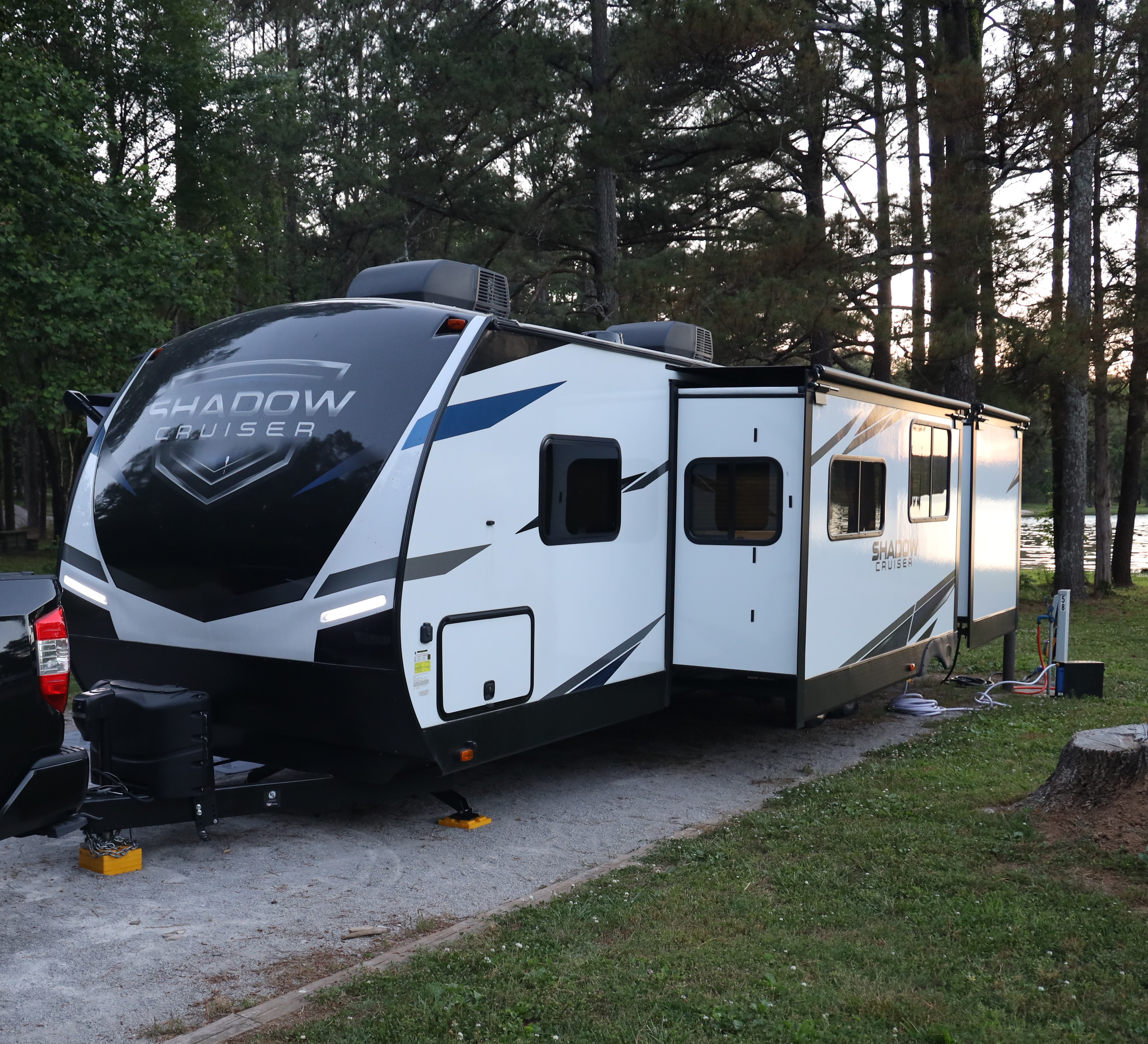 RV Tours — John King’s Shadow Cruiser Travel Trailer - THOR Industries