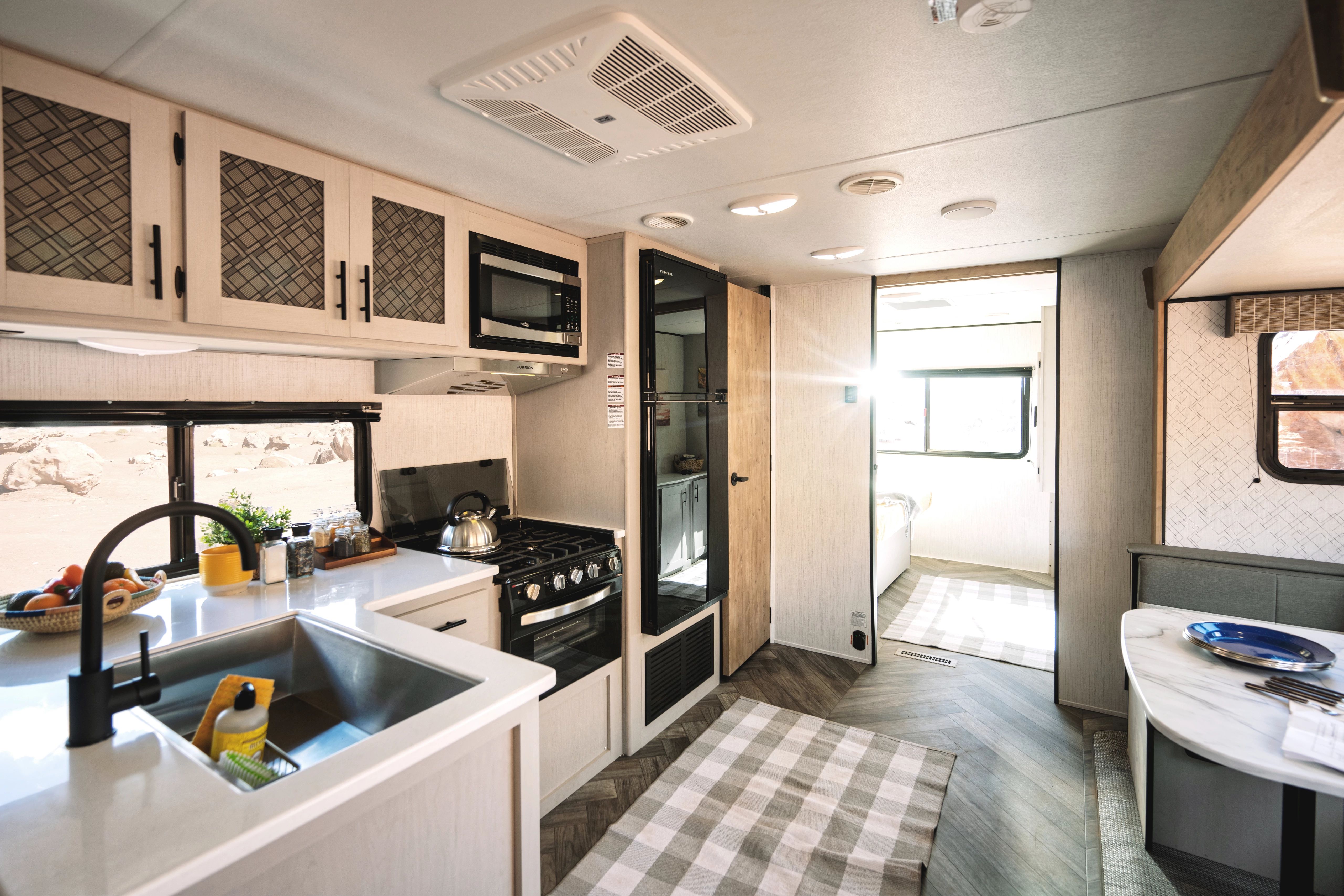 Features To Look For In A Travel Trailer - THOR Industries