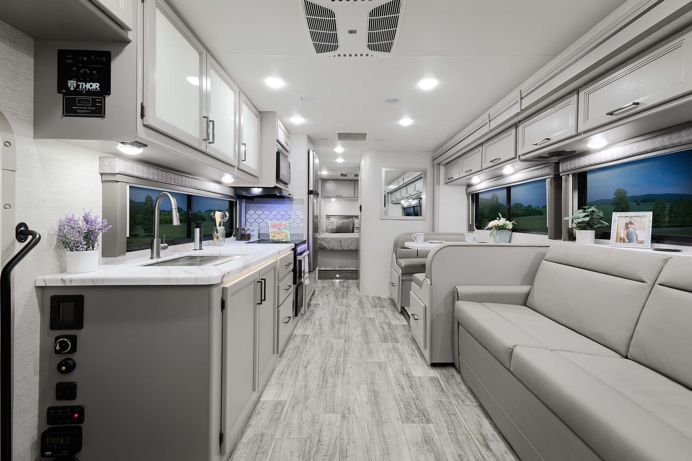 Thor Chateau Class C Motorhomes - Thor Motor Coach