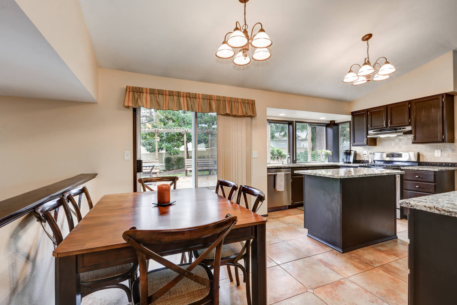 Brown Kitchen Wall Colors 40 Kitchen Color Schemes For Modern And