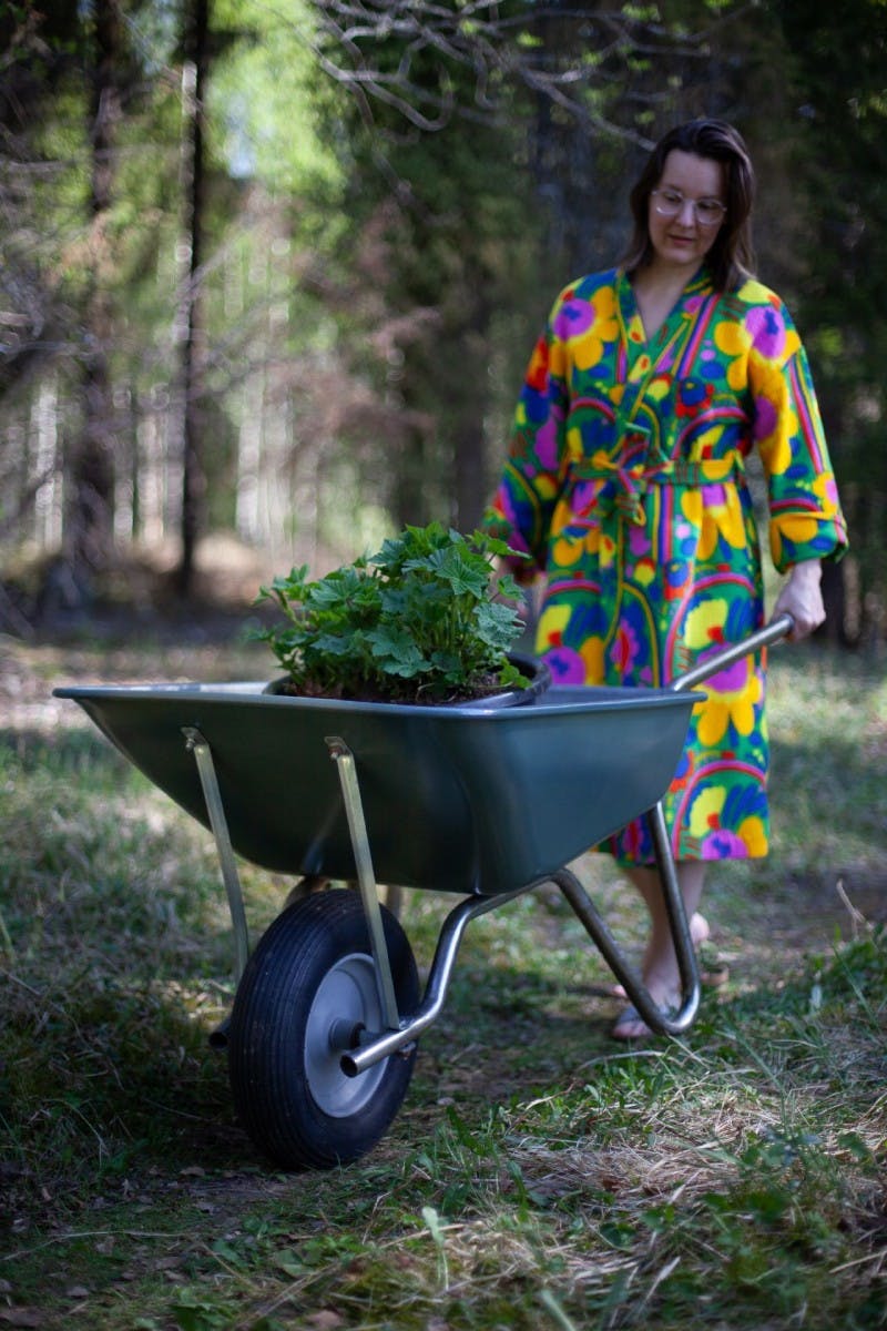 Garden DIY Tips | Repainting A Wheelbarrow | Tikkurila