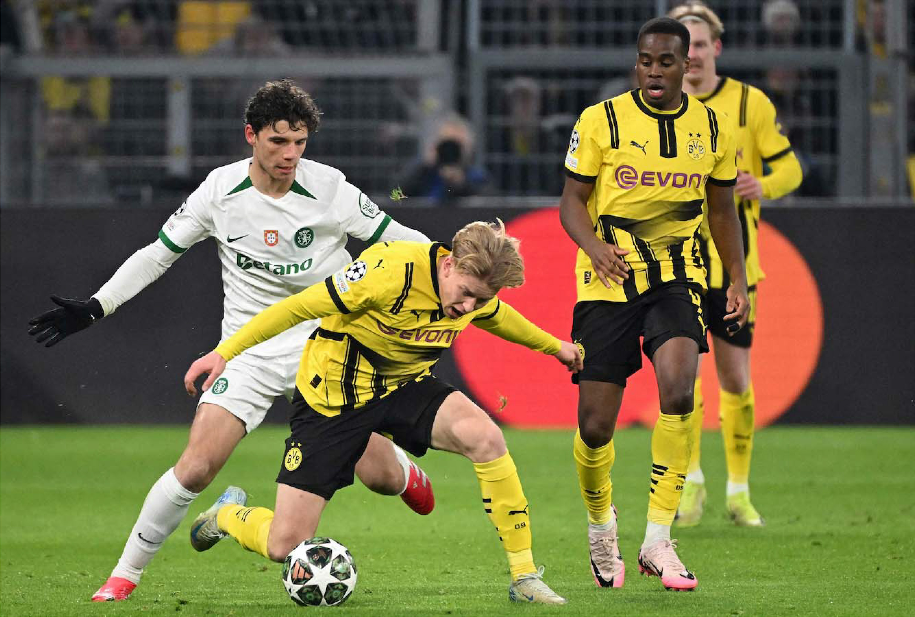 Dortmund kegelt Sporting uit Champions League