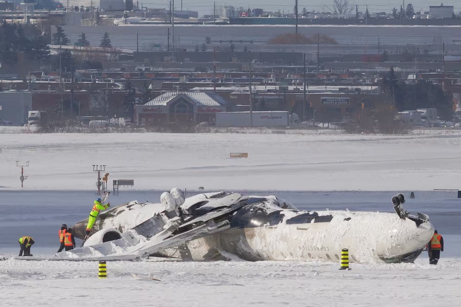 Passengers on crashed Toronto plane offered US$30,000 each