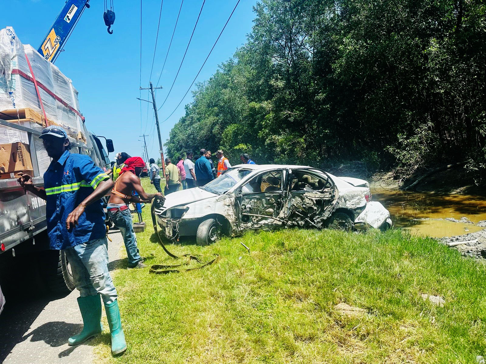 19-yr-old girl dies after car crashes into utility pole