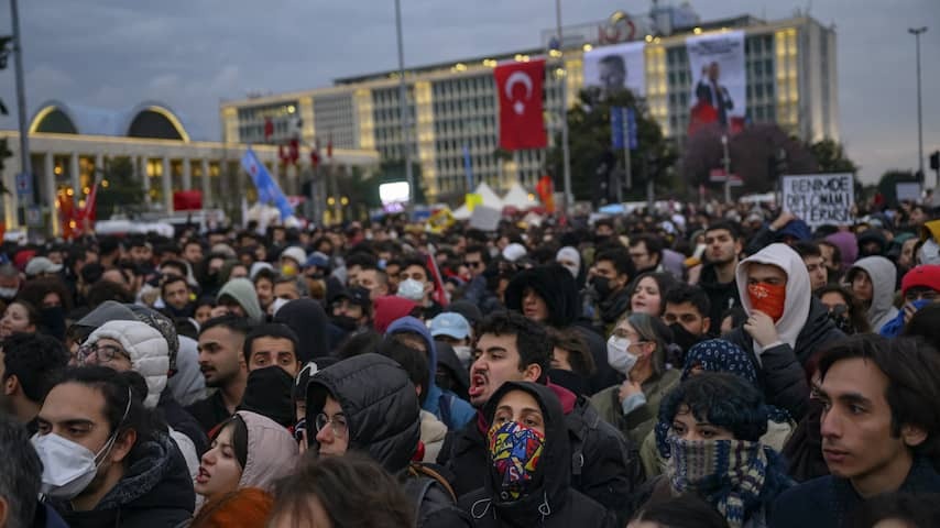 Ook in Ankara en Izmir verbod op protest tegen arrestatie burgemeester ...