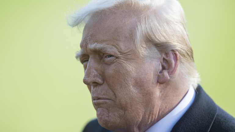 Trump trekt veiligheidsmachtiging van Harris en Clinton in