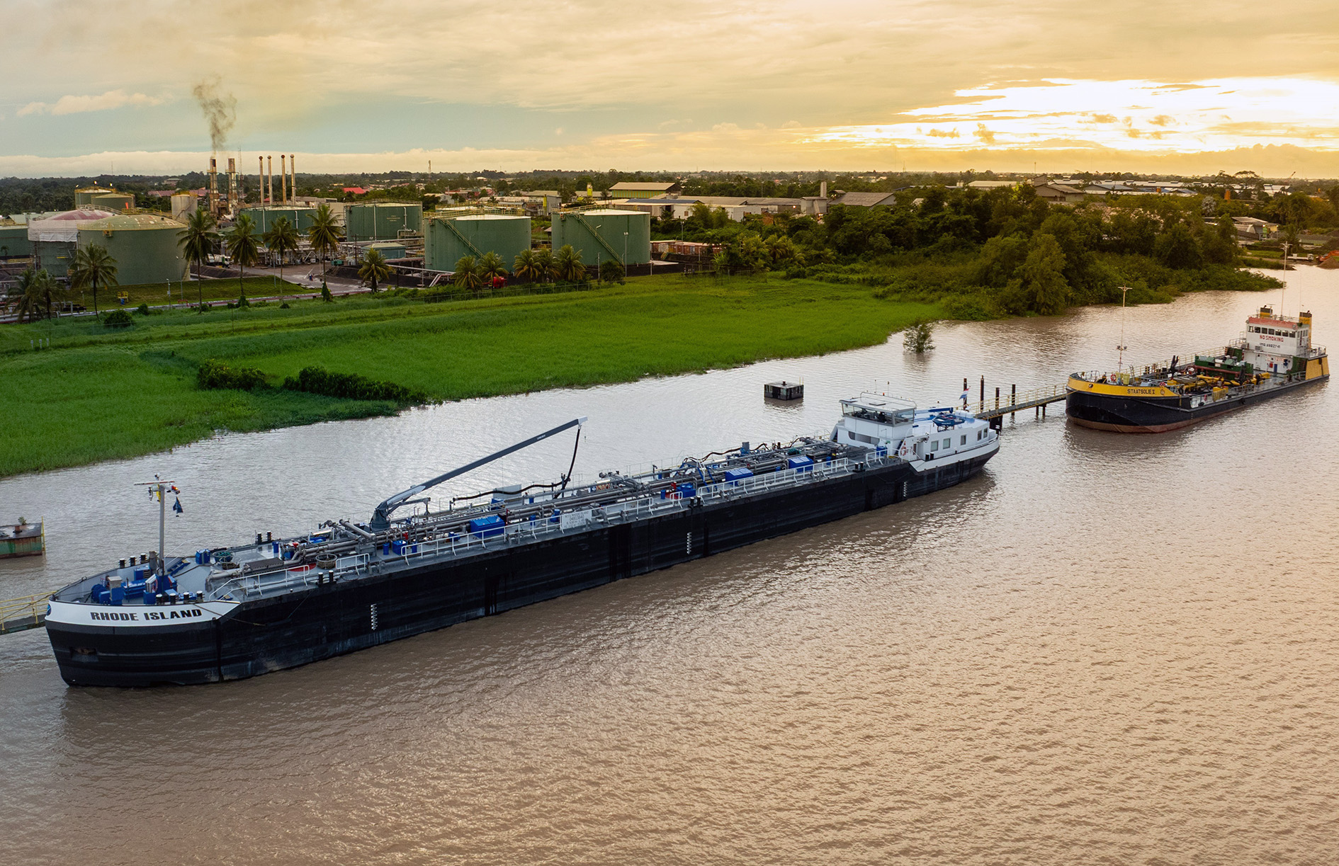 Staatsolie besteedt transport over water van olieproducten uit