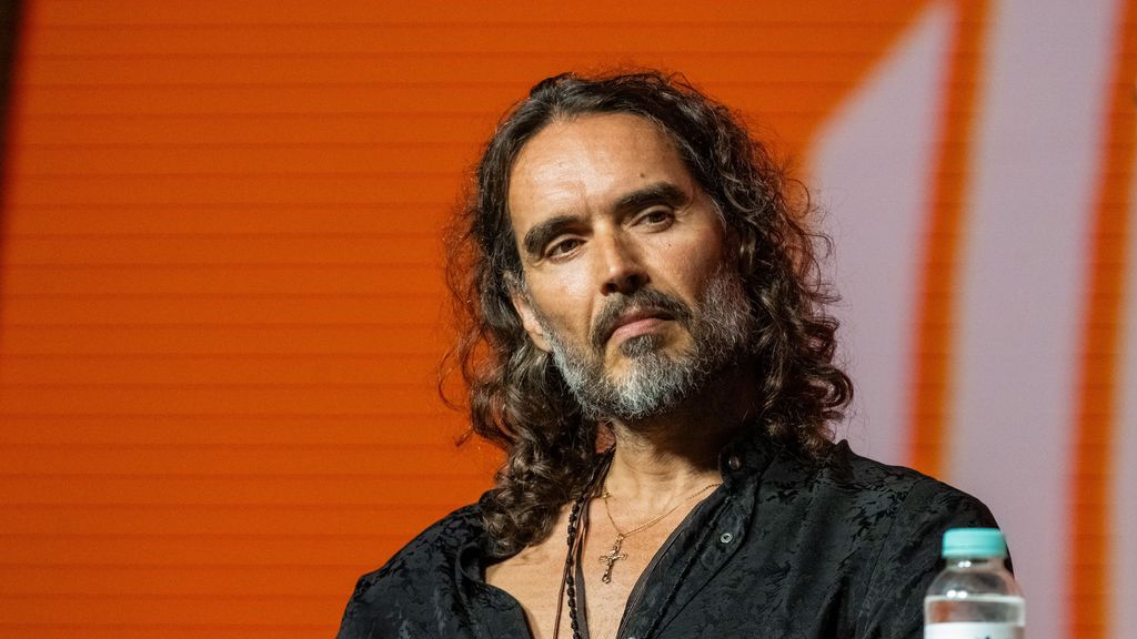 Britse komiek Russell Brand aangeklaagd voor verkrachting en aanranding