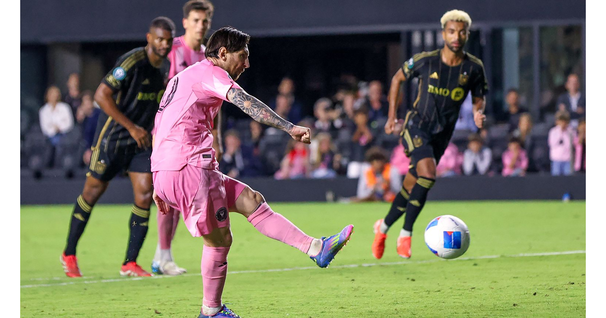 Messi schiet Inter Miami naar halve finale Champions Cup