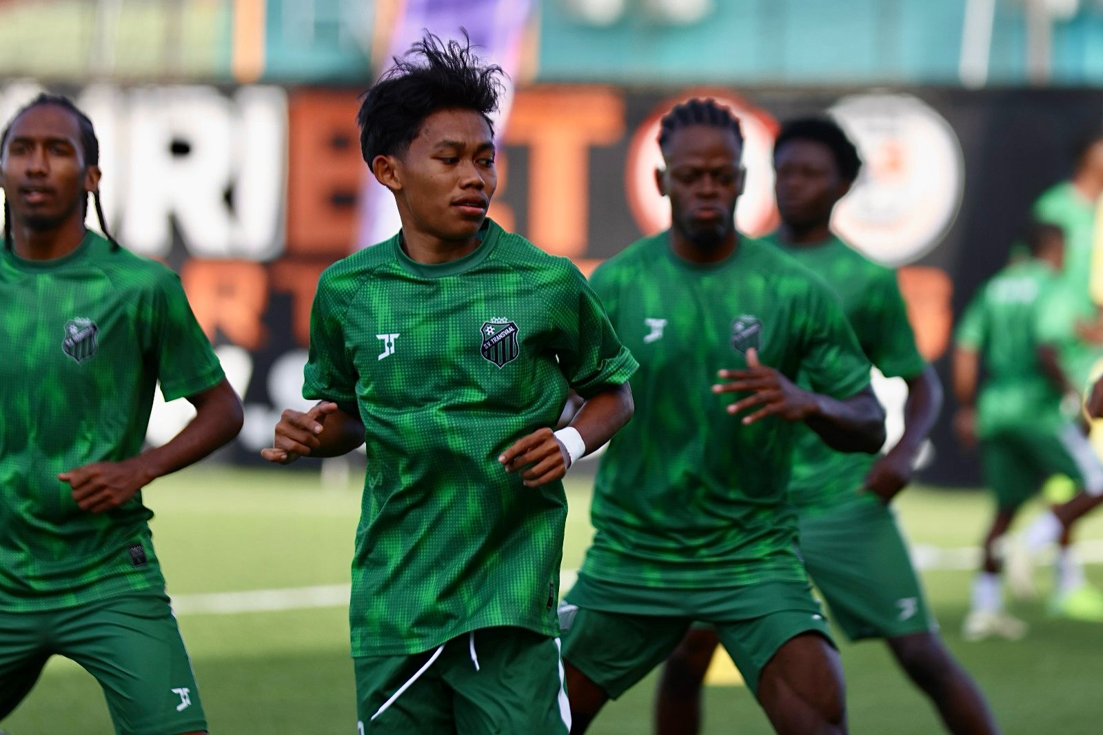 Transvaal eenvoudig langs Flora en blijft koploper