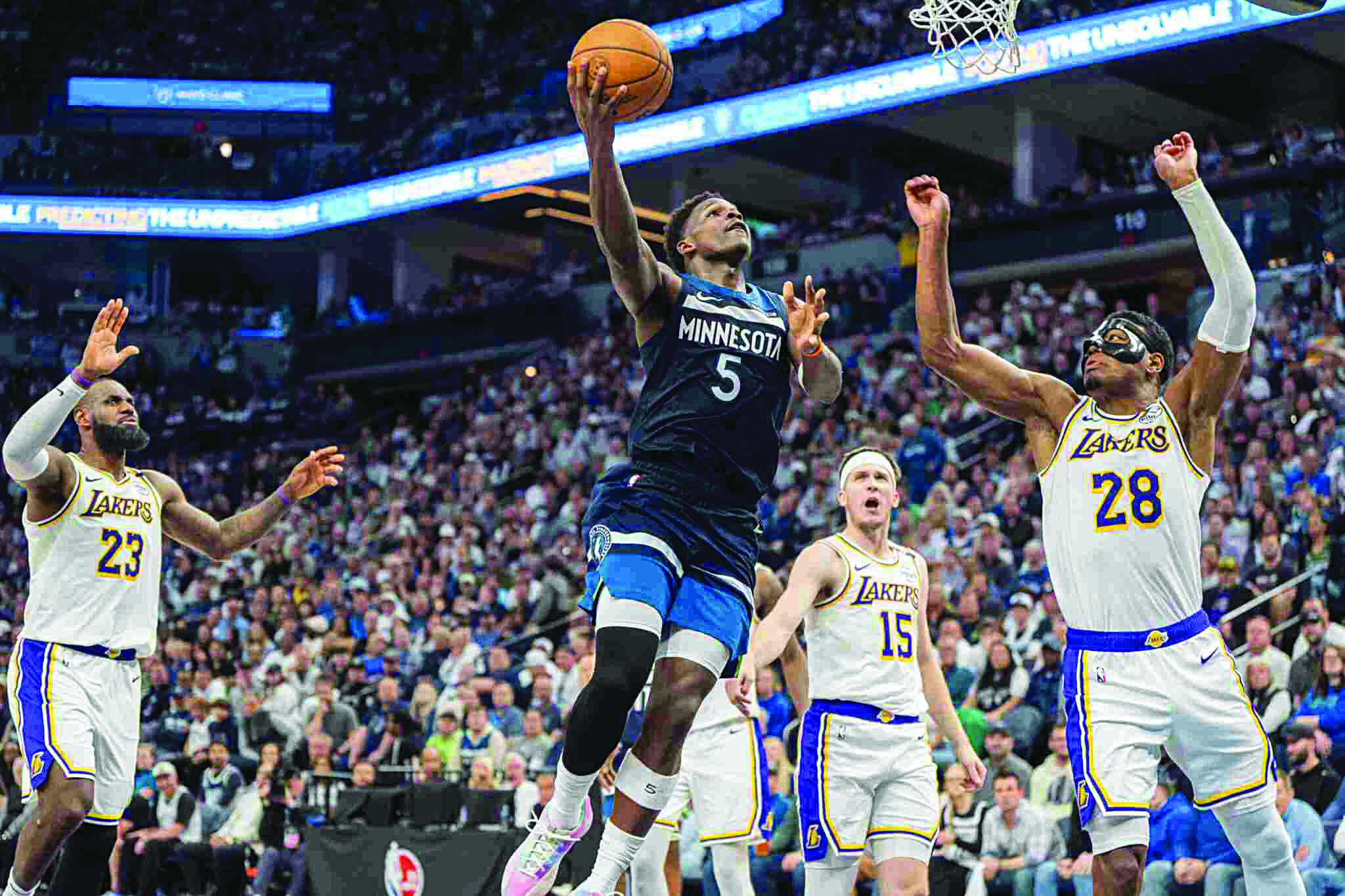 T'Wolves duwen Lakers naar rand van uitschakeling