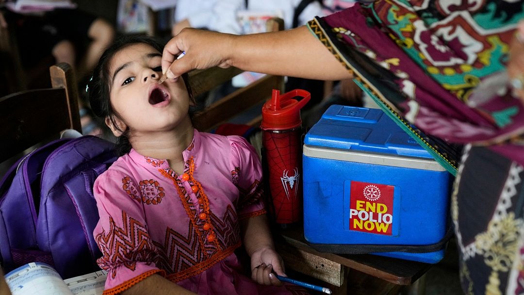 Pakistan begins second national polio vaccination drive