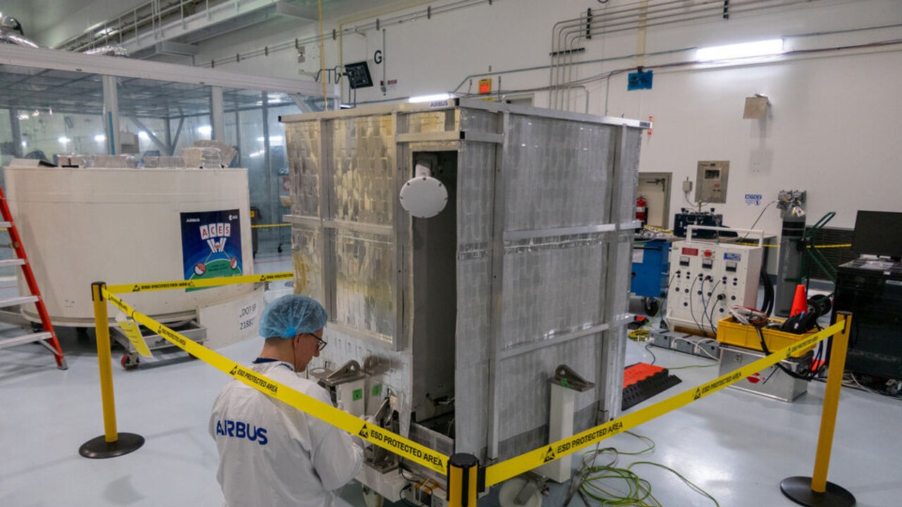 Atoomklok naar ruimte om relativiteitstheorie Einstein te teste